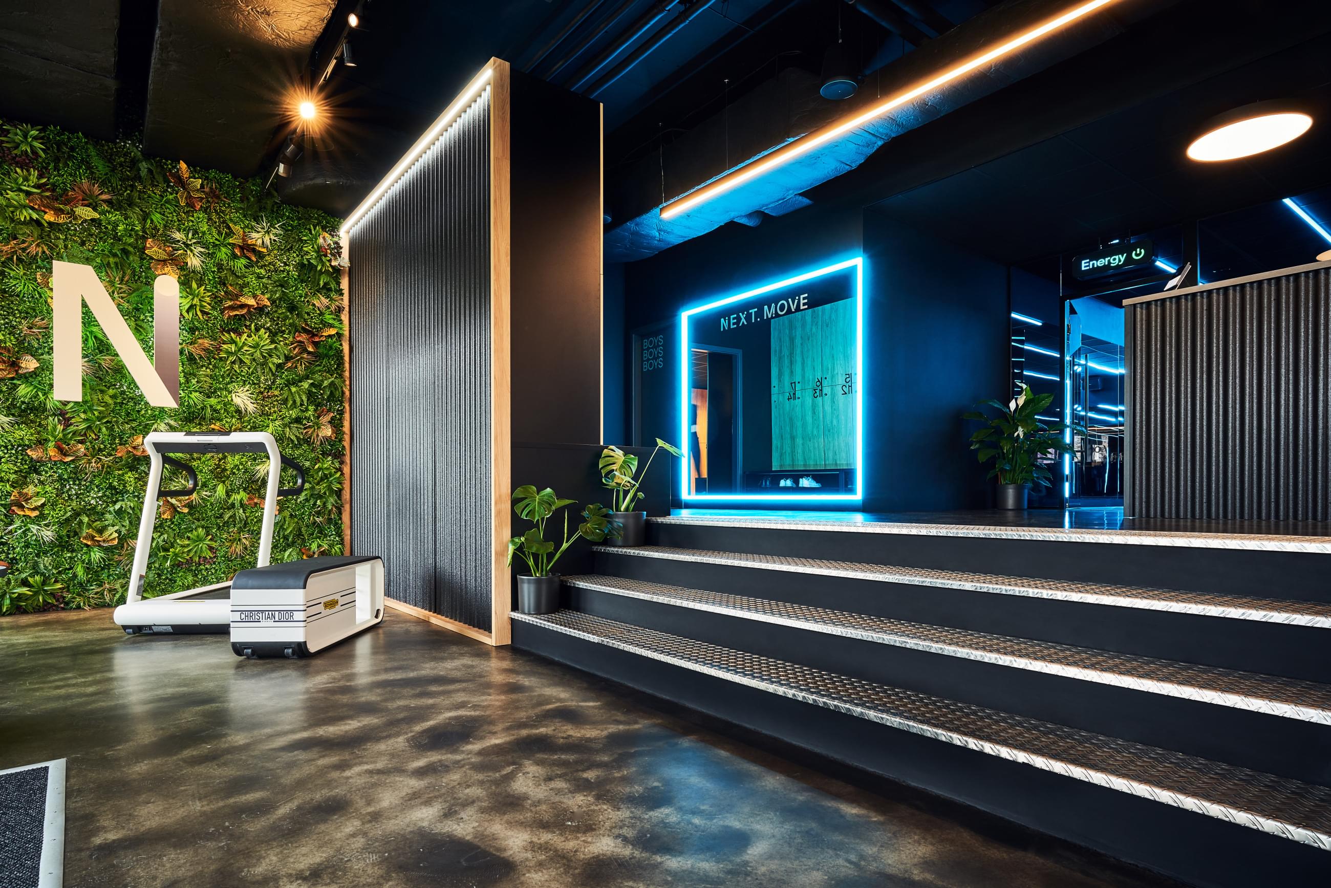 Next.Move fitness club interior exercises with emotions | CAPEXUS.cz