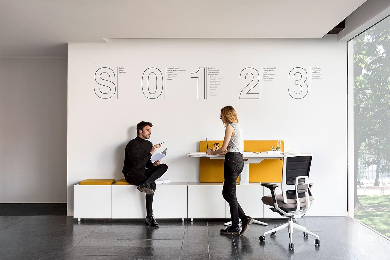 Work standing up, tips to improve ergonomics and well-being | CAPEXUS.cz